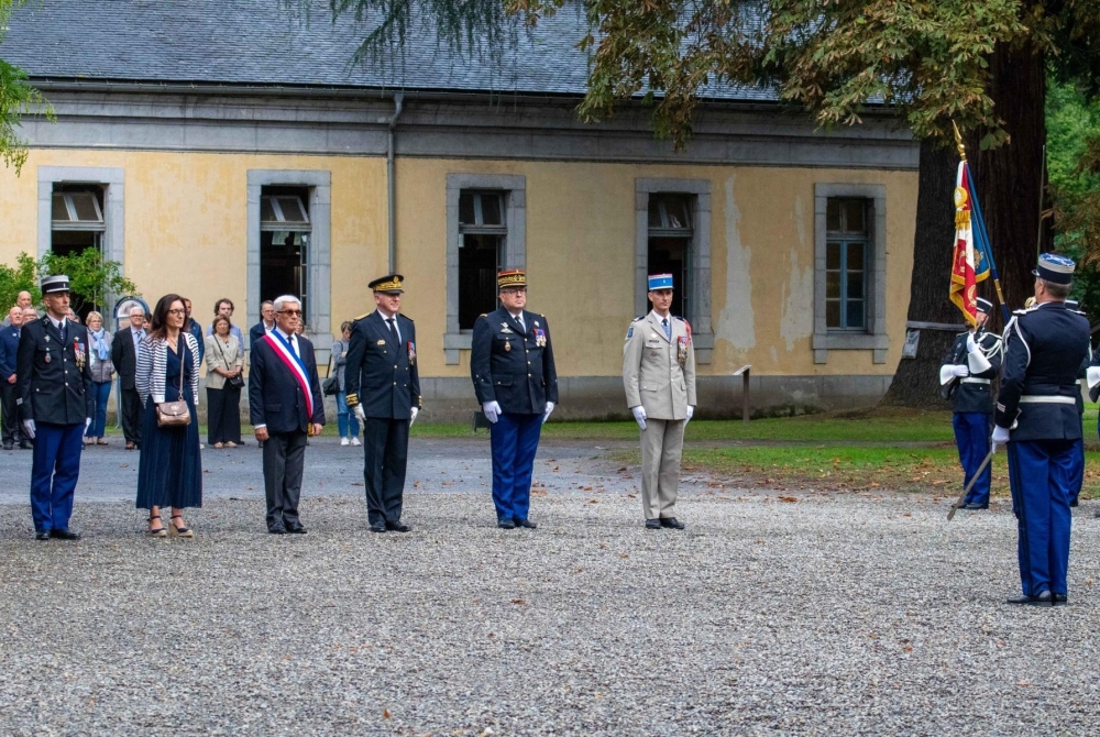 PRISE DE COMMANDEMENT DU COLONEL HUGO LOUIS, COMMANDANT LE GROUPEMENT ...